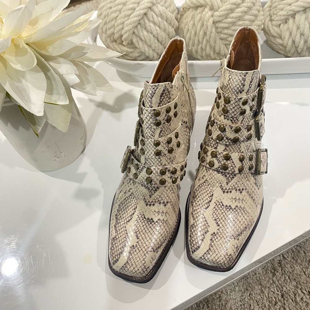 Beautiful Ankle Booties - Gem